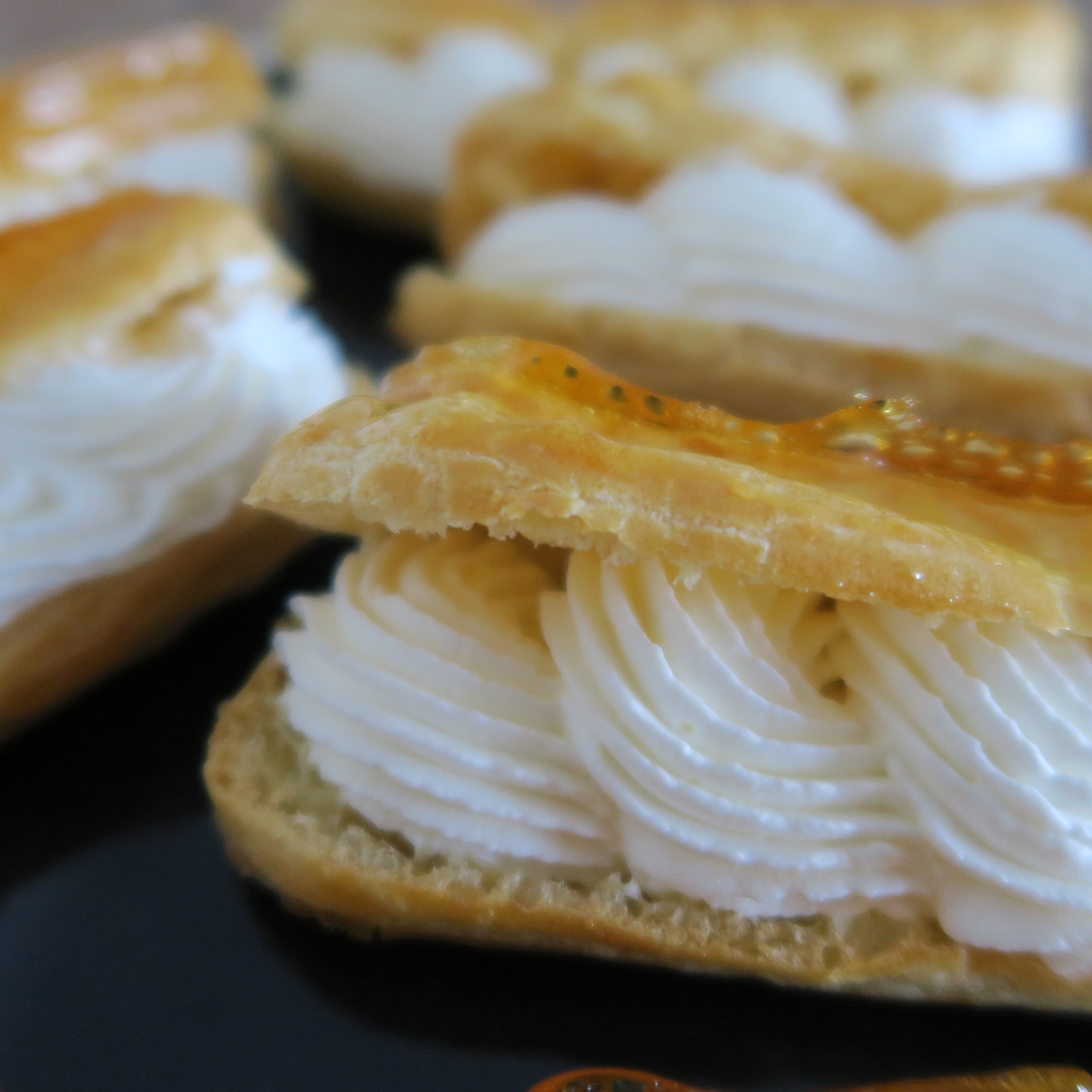 Eclairs chantilly caramel - Pâtisserie - Amande & Cie
